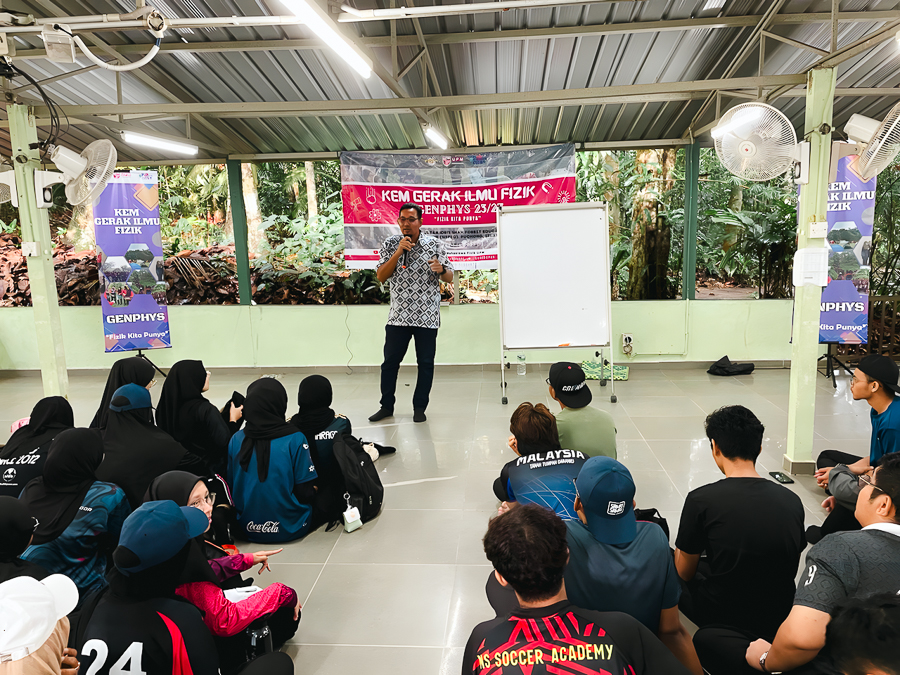 PUCHONG, 7 Nov – 69 pelajar baharu tahun satu dari Jabatan Fizik ...