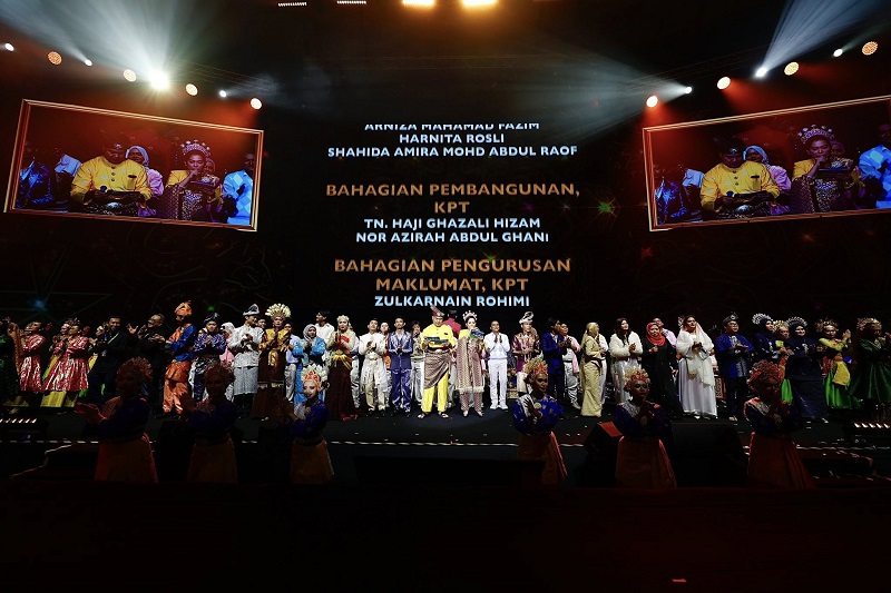 Oleh: Noor Eszereen Juferi